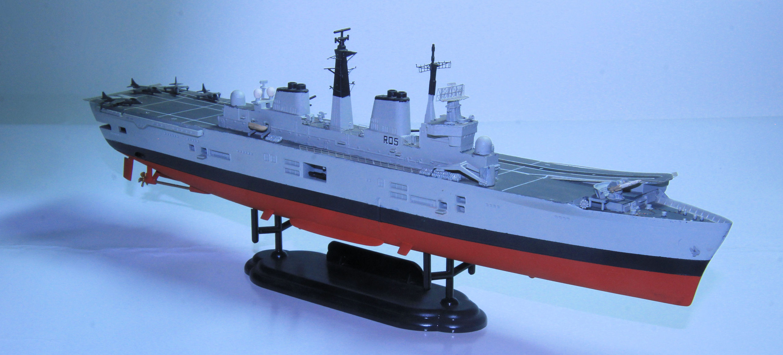 HMS Invincible (R05) Scale Models - Destination's Journey