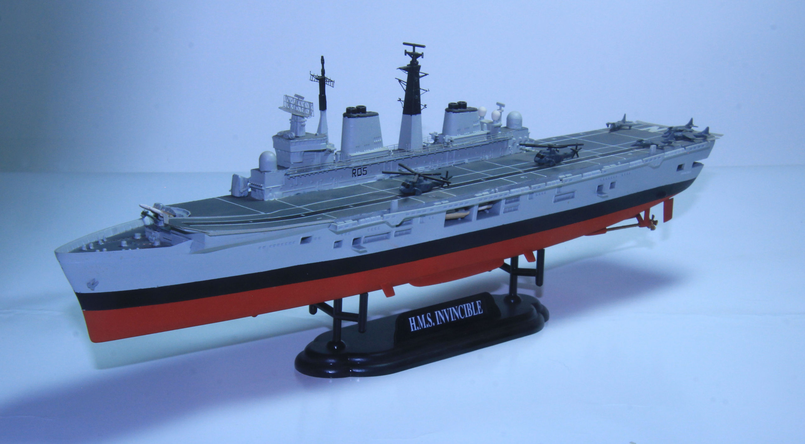 HMS Invincible (R05) Scale Models - Destination's Journey