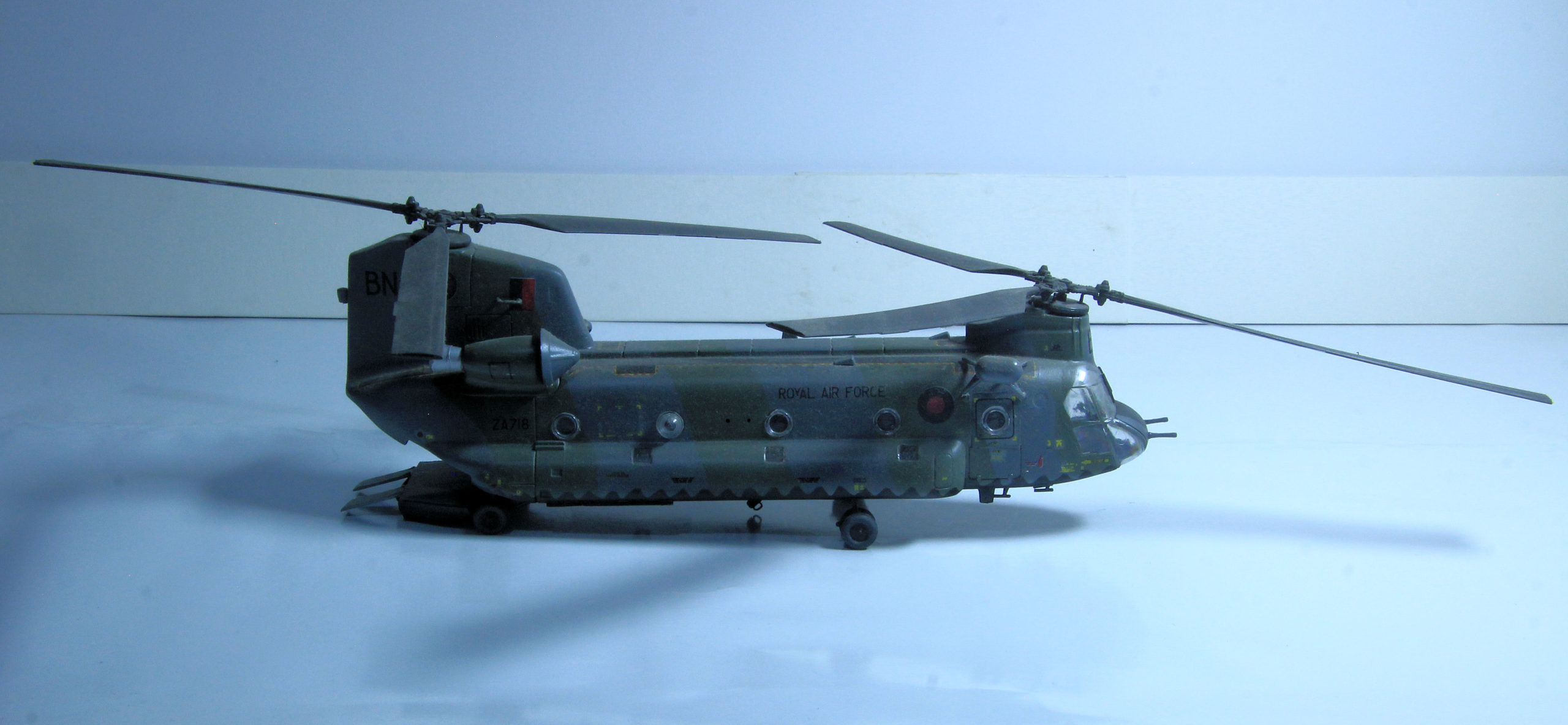 Boeing CH-47 Chinook Scale Models - Destination's Journey