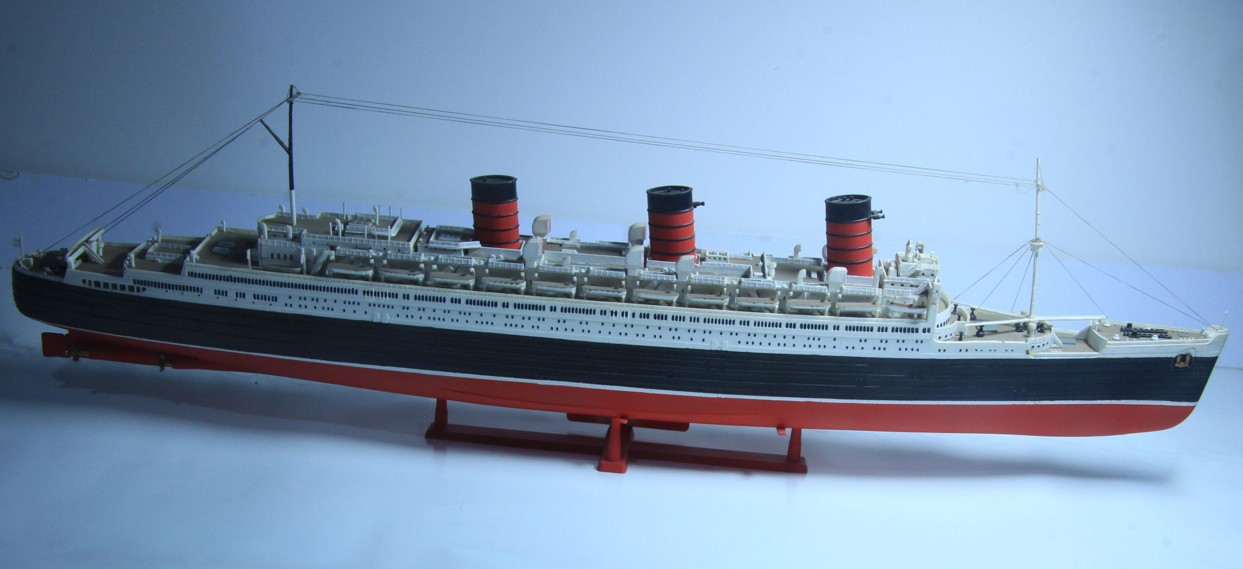 RMS Queen Mary Scale Models - Destination's Journey