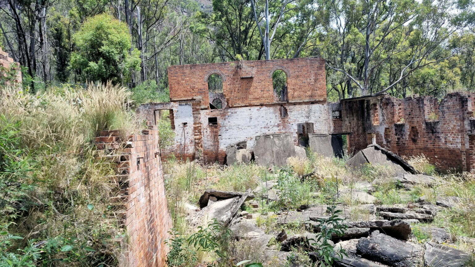 Newnes Industrial Ruins and Bushwalking - Destination's Journey